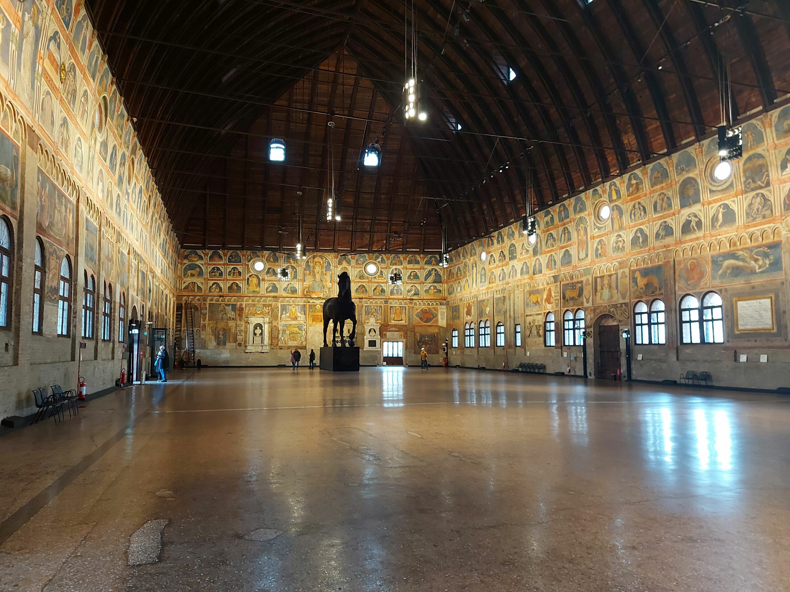 The stunning fourteenth century frescoes in Padova's Palazzo della ...